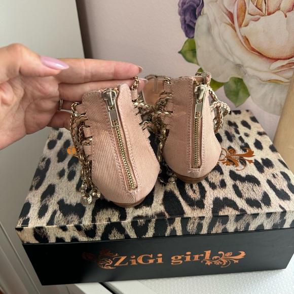 ZIGI girl | Shoes | Zigi Girl Sandals Marla | Poshmark